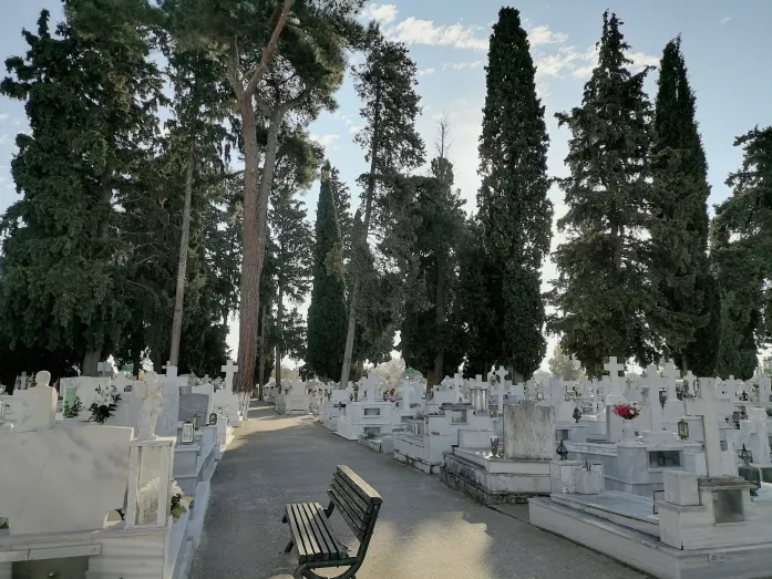 Με αναγκαστικές εκταφές προειδοποιεί το Τμήμα Κοιμητηρίων του Δήμου Κομοτηνής | xronos.gr